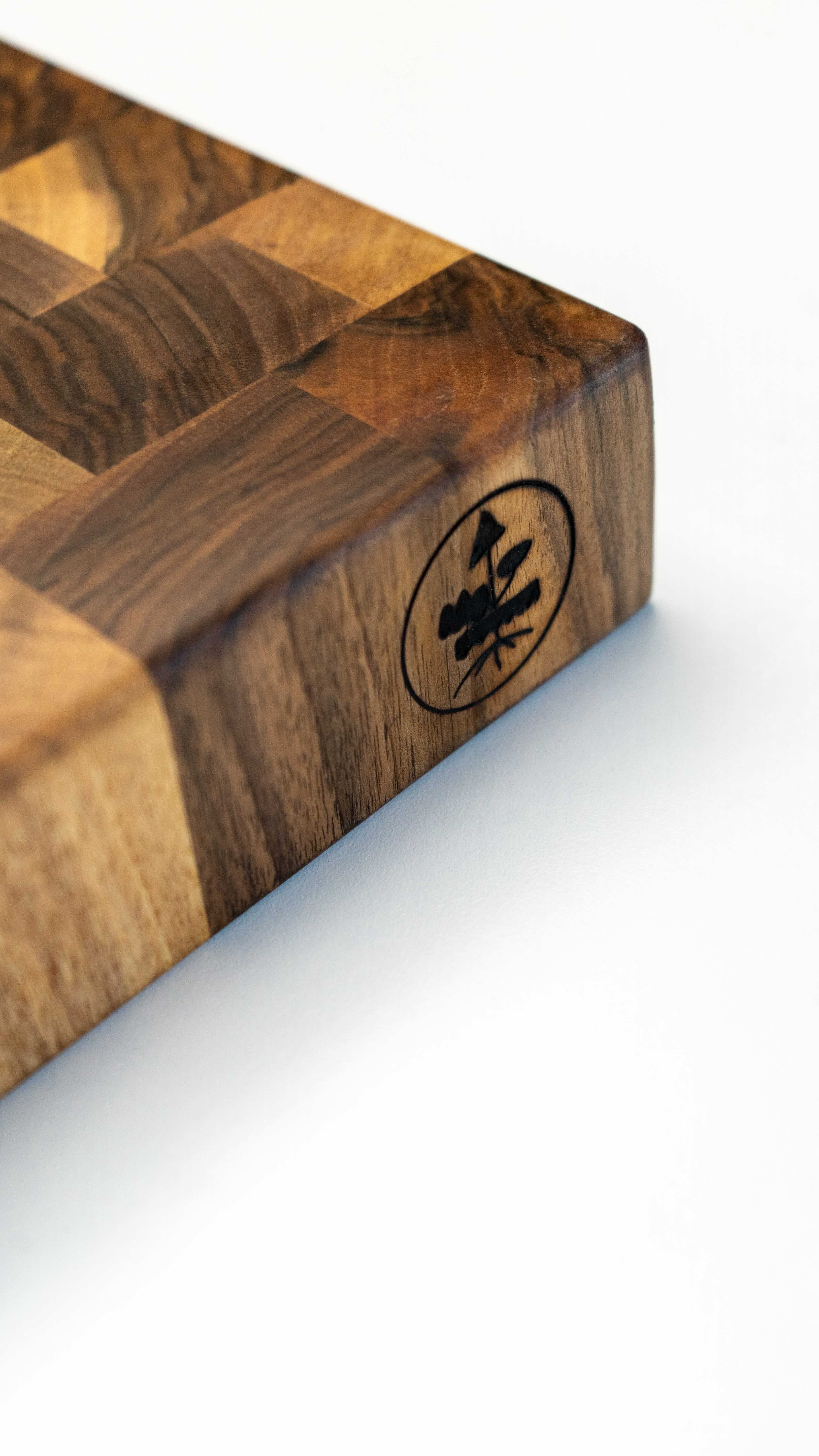 Ručno izrađena daska za rezanje - end grain [orah] – OštarRub
